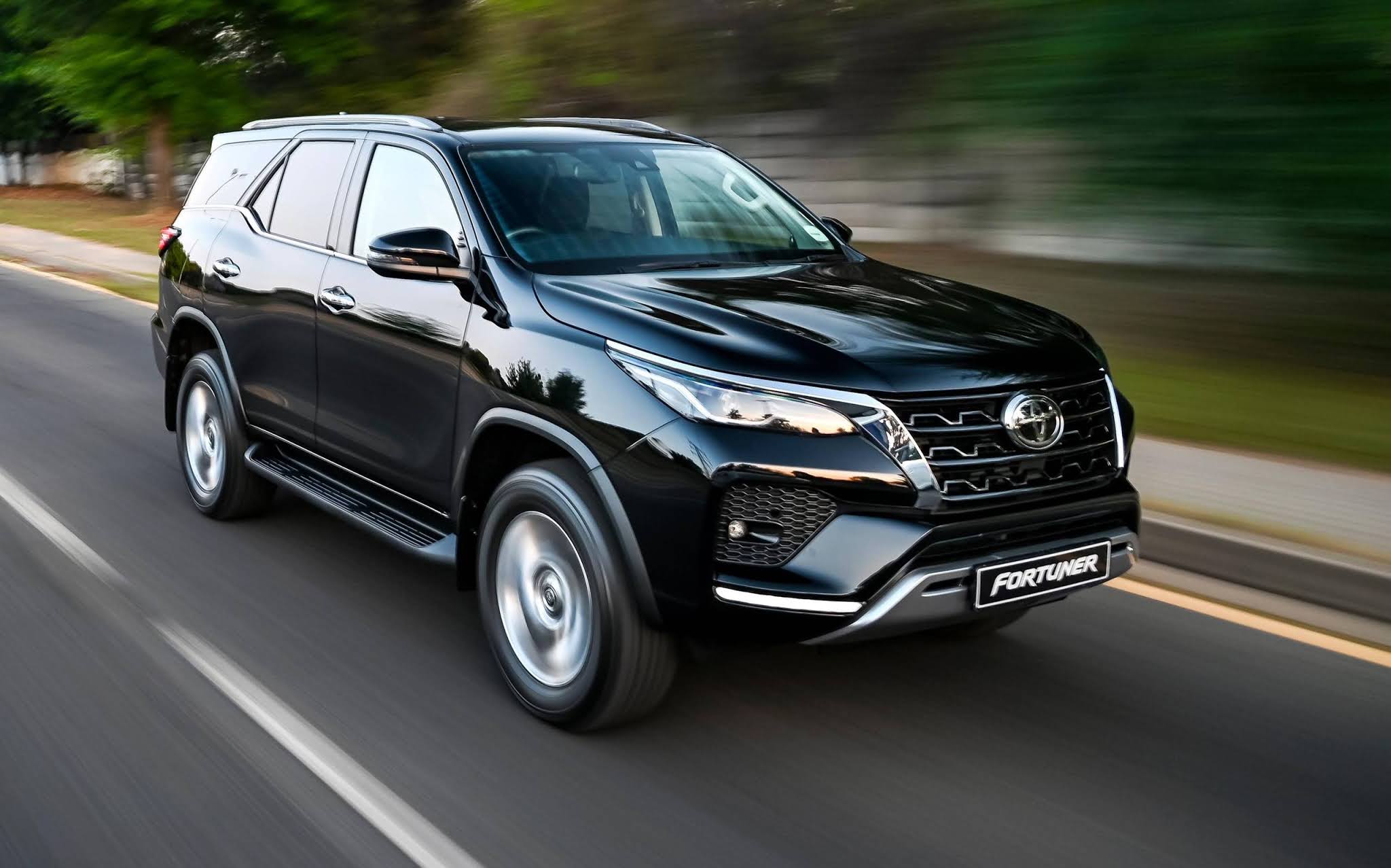 Novo Toyota Hilux SW4 2021 chega este mês com facelift