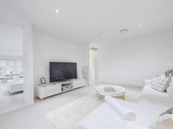 Completely white home design, Queensland, Australia: Most Beautiful ...