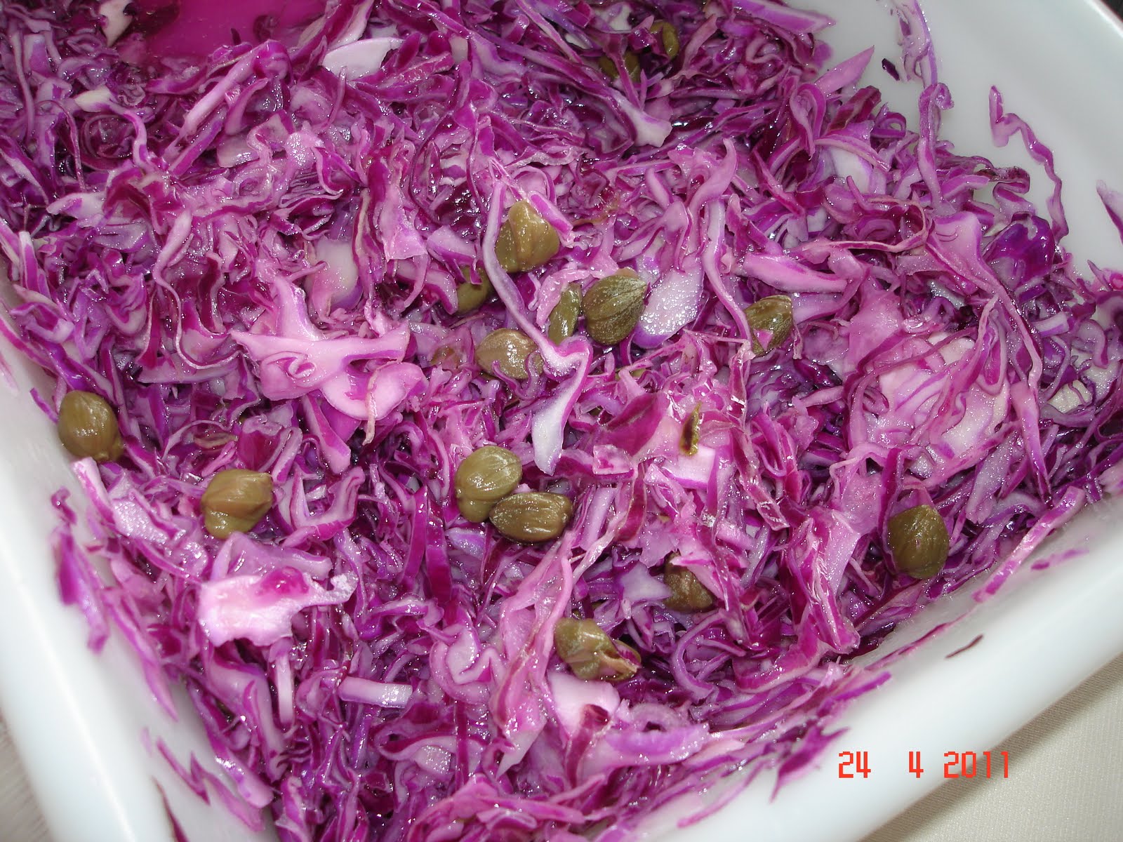 Toca das Receitas: SALADA DE REPOLHO ROXO COM ALCAPARRAS