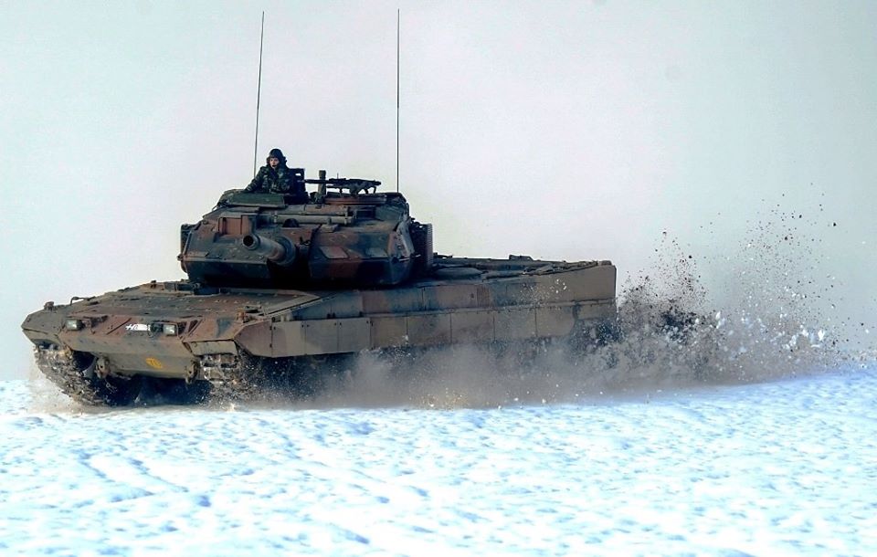 WARFARE Blog: GALERIA: Carros de combate Leopard 2 HEL gregos na neve