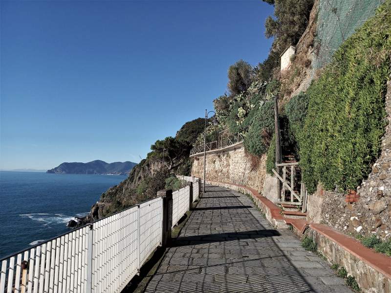 Da Manarola a Riomaggiore lungo la Via Beccara | Girovagando con ...