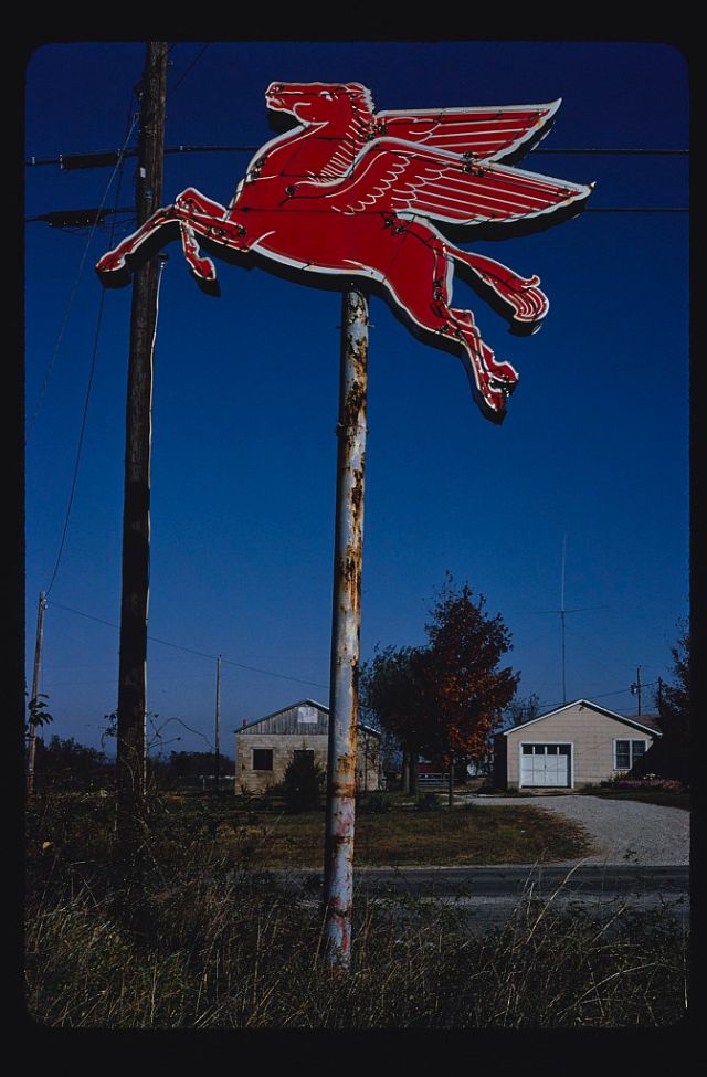 Vintage Roadside America: 30 Cool Photos Show Signs Along the U.S ...