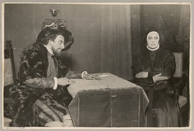 2000 Theatre Scenes from 1890 to 1935 in Europe and America: Fru Inger ...