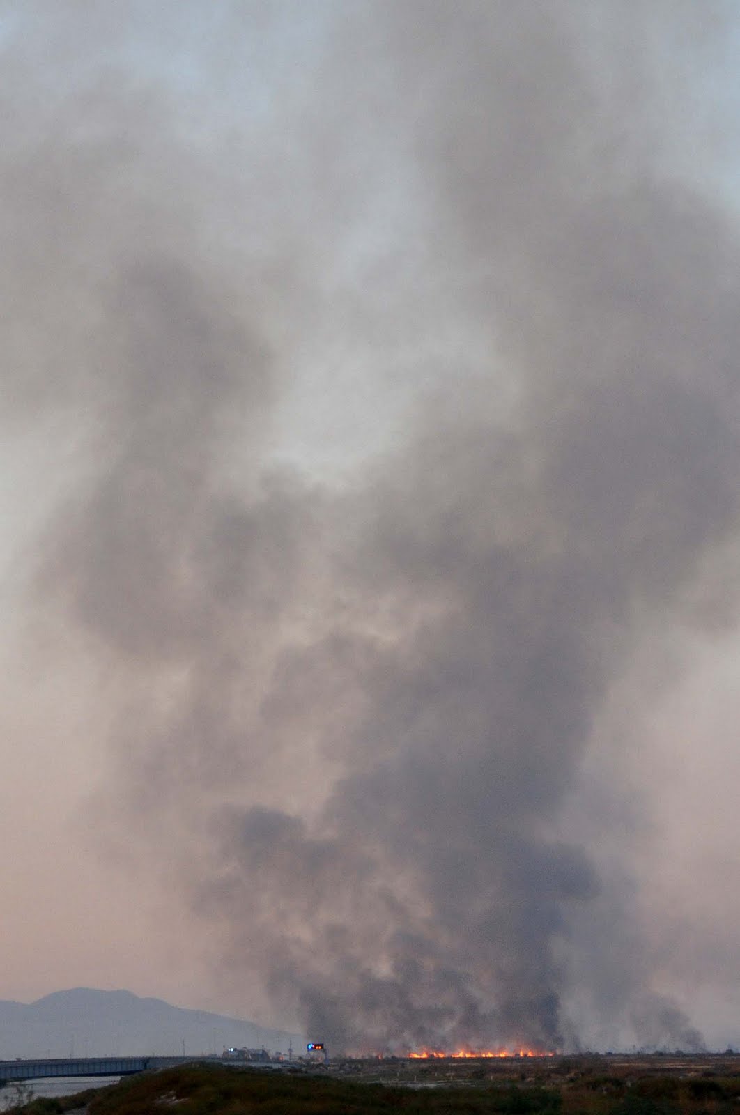 Cortina de humo y fuego en terrenos del Bordo poniente - Cronista de ...