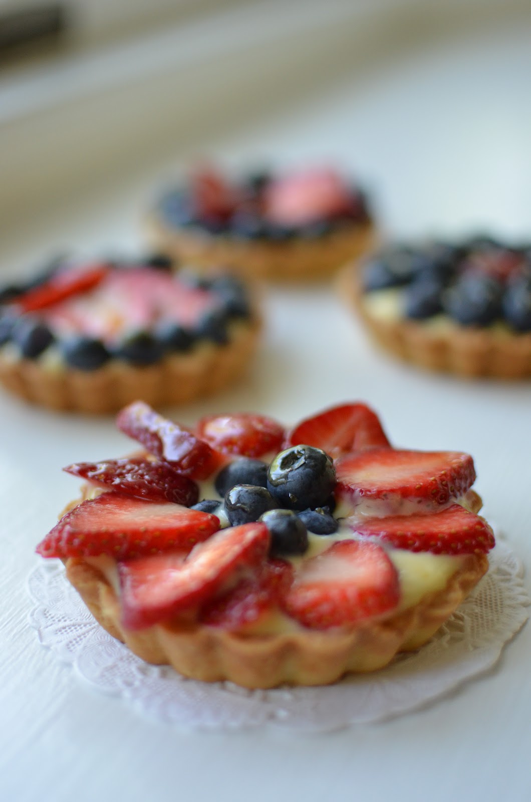 Playing with Flour: Mini fruit tarts for moms