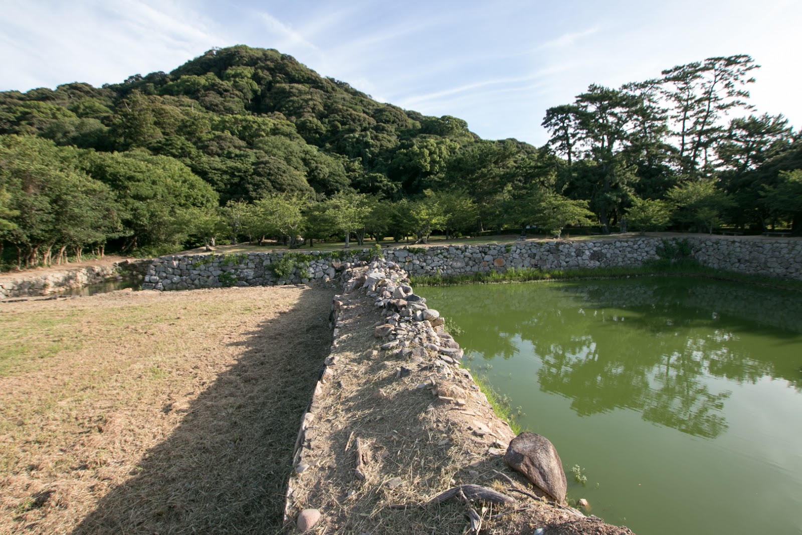 Hagi Castle -Beautiful combination of mountain, sea and stone walls ...