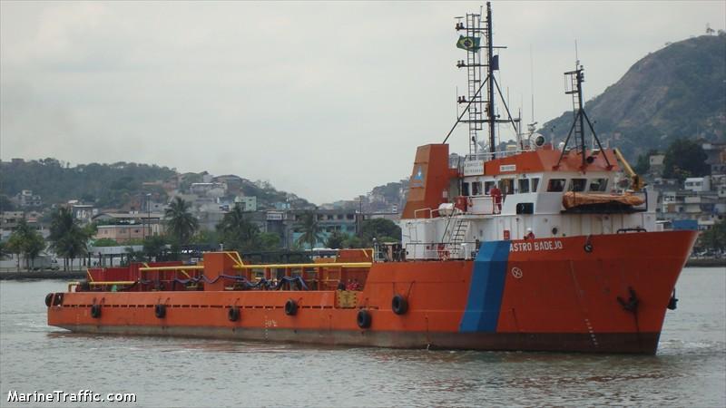 NAVIOS AHTS E PSV DO PORTO DE MACAE-RJ-BRASIL (IMBETIBA) E (FUTURO ...