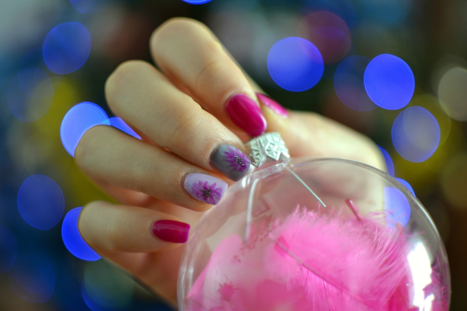 Paznokcie hybrydowe - fuksja i kwiaty | Bette Fashion