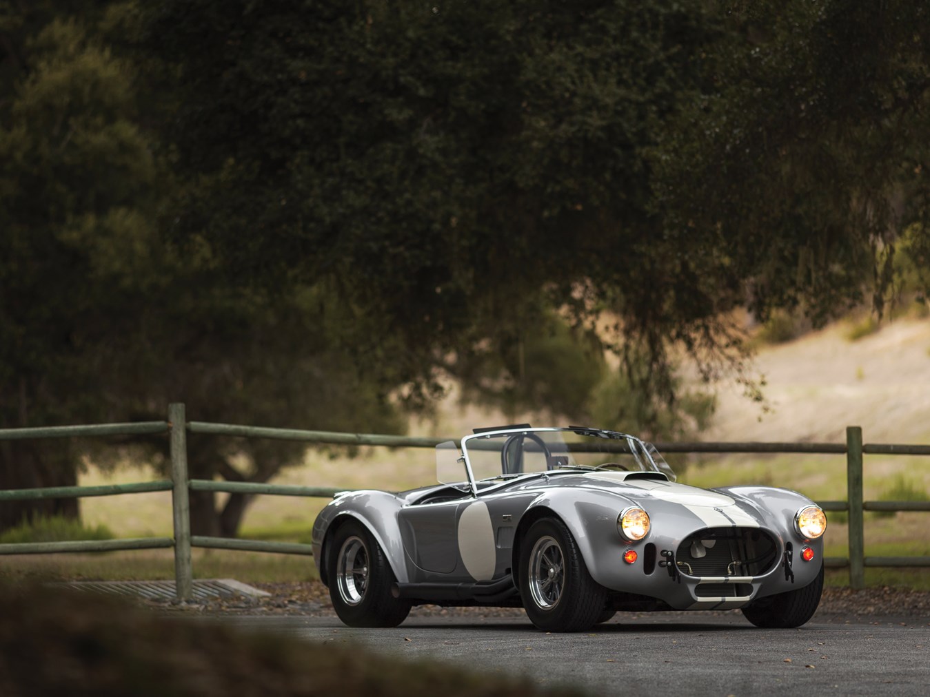 La 1966 Shelby 427 Cobra 'Semi-Competition' CSX 3040 en vente aux enchères