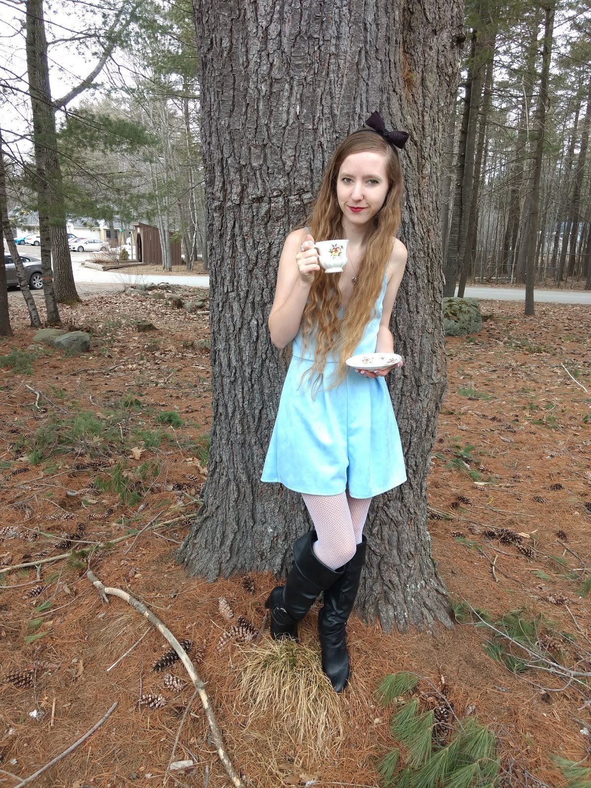 Amber's Craft a Week Blog: Alice in Wonderland Hair Bow + Costume Ideas