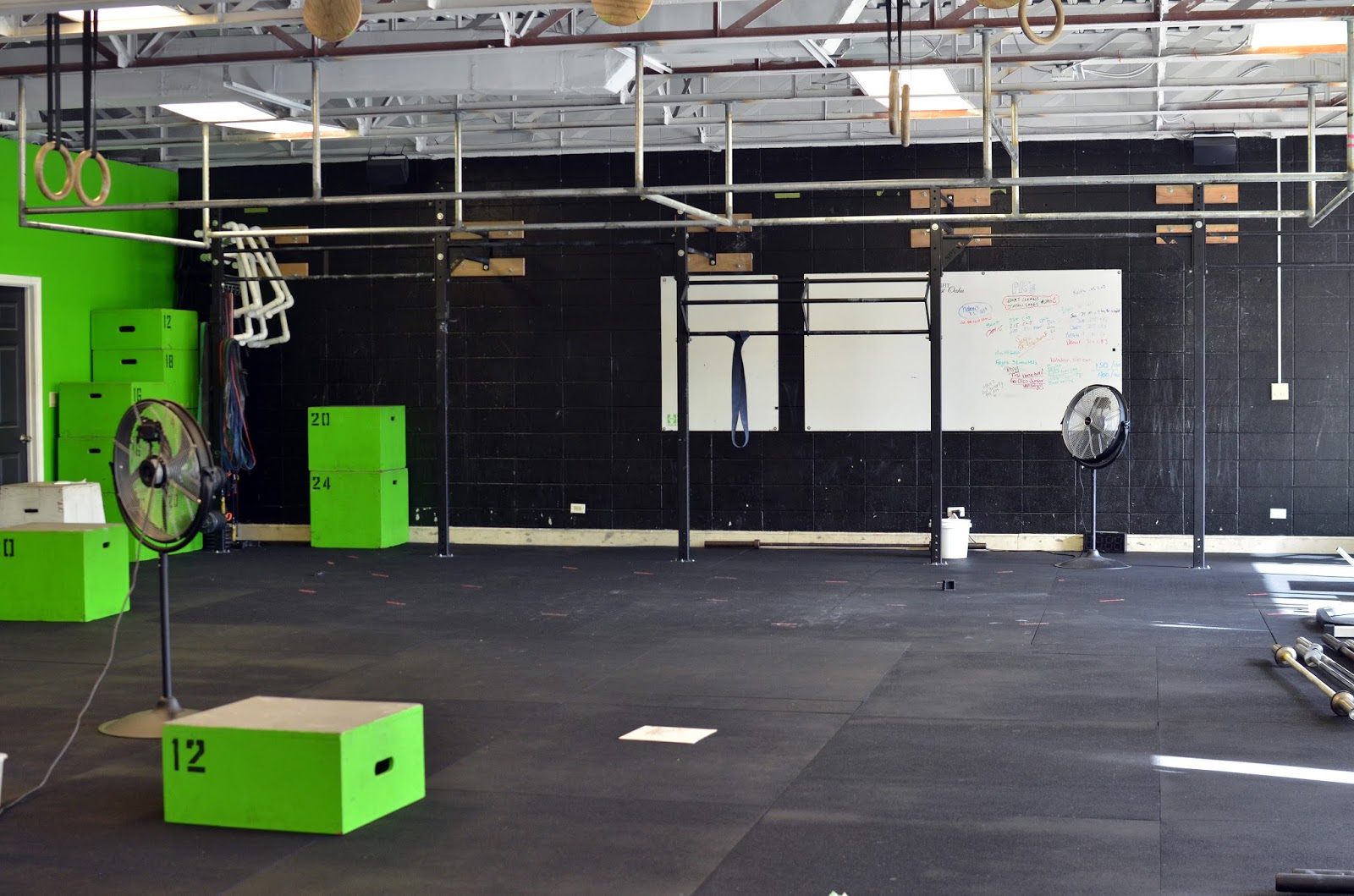 Jes' CrossFit Blog: Back at CrossFit East Oahu!