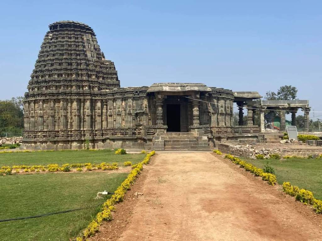 Hindu Temples of India: Doddabasappa Temple, Dambal, Karnataka