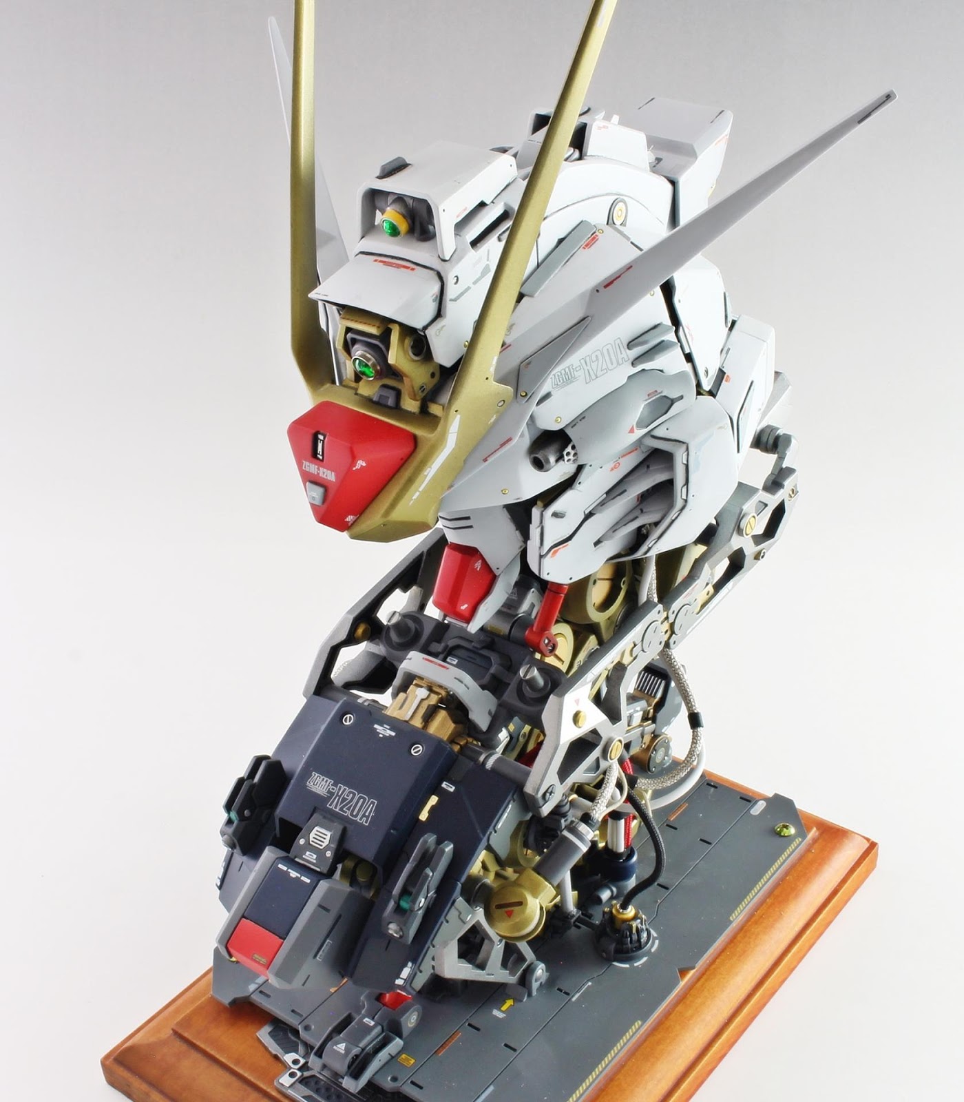 Custom Build: 1/35 Strike Freedom Gundam head display