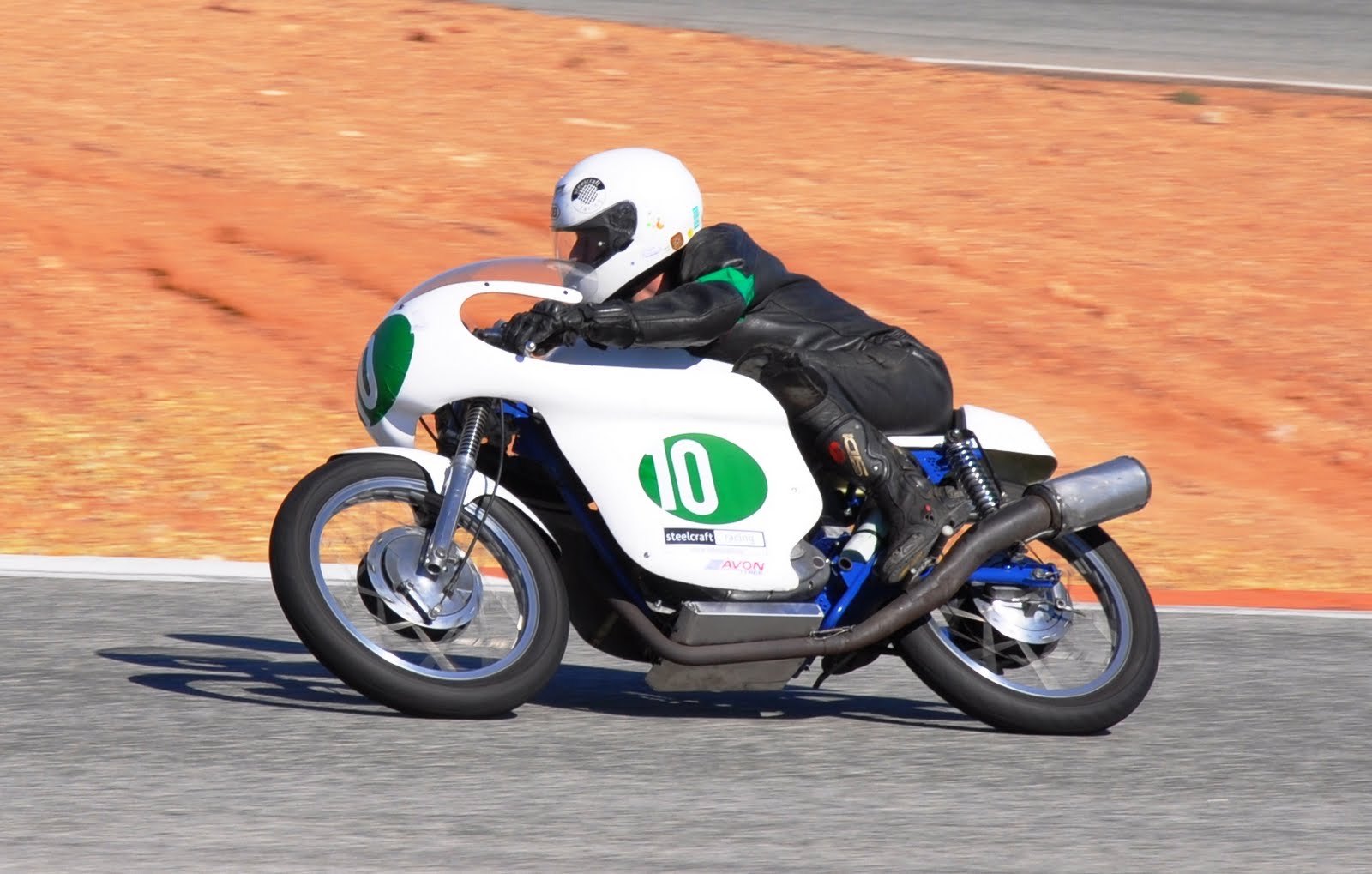 Ducati Single Racing: 2011 - Our First meeting