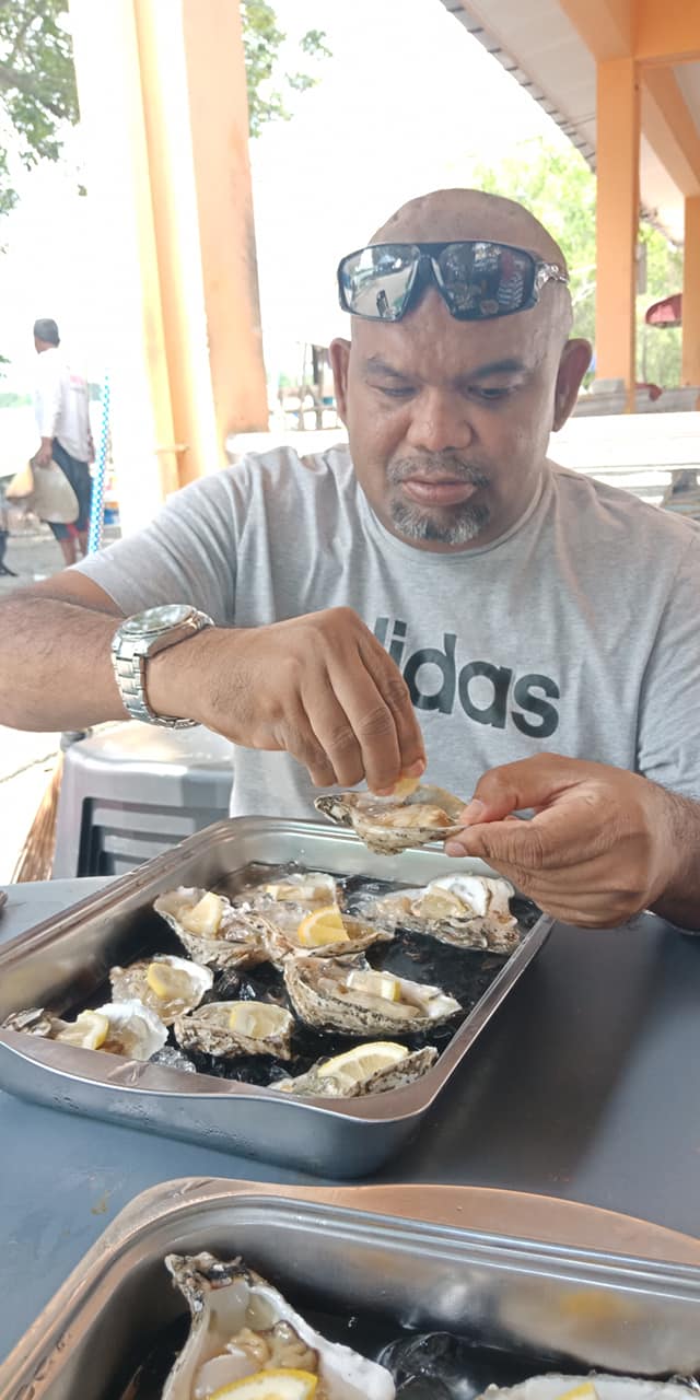 MAKAN OYSTER DI TIRAM MUAR OYSTER