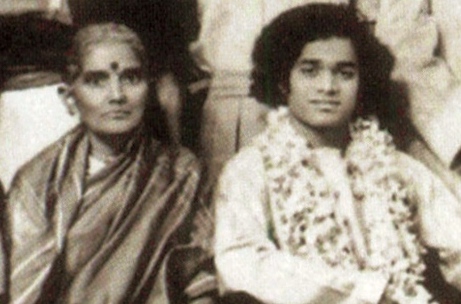 Sathya Sai with Students: The Day Smt. Easwaramma merged at the Lotus ...