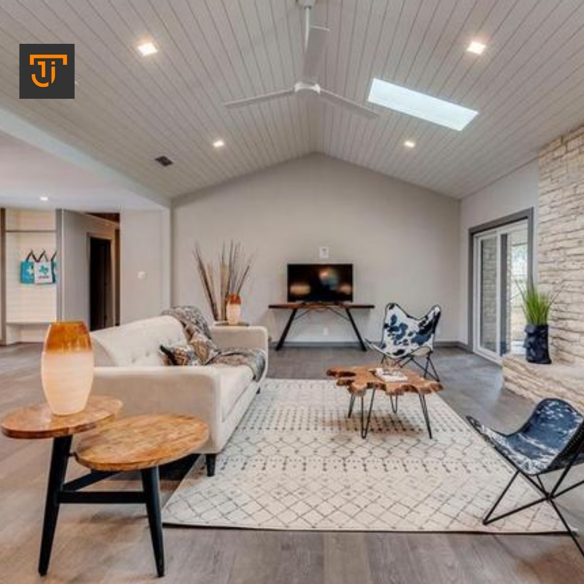 Contemporary Designing Style in Austin with Placements