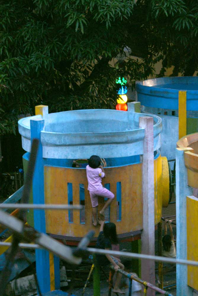 Unsupervised Children's Parkour at Delpan Playground!