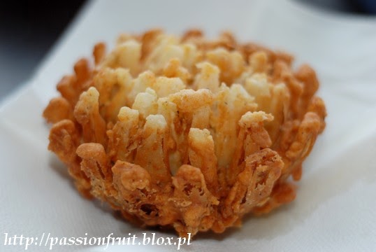 Blooming Onion, czyli kwitnąca cebula smażona w cieście