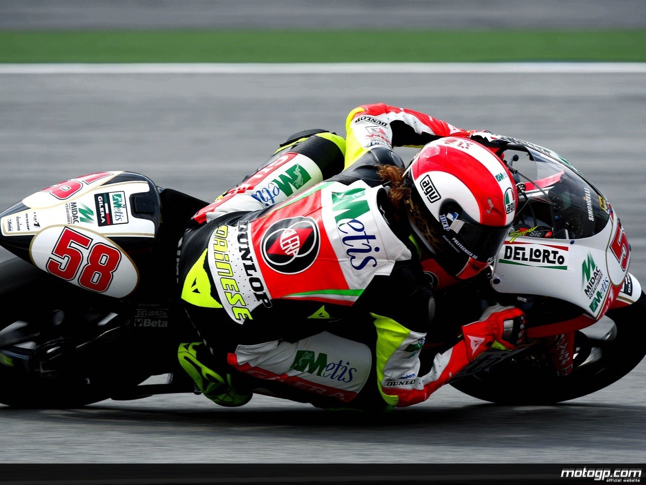 Marco Simoncelli In Action In Sepang Wallpaper