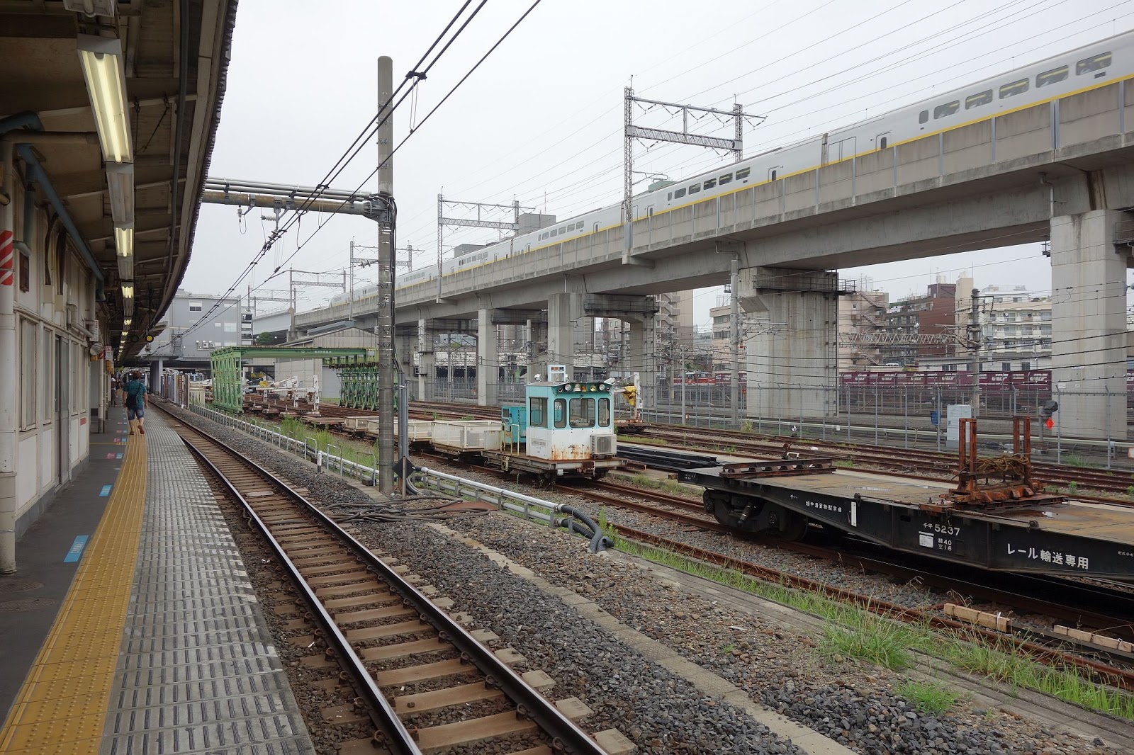 Tokyo Life 東京日記: Station Gallery - Tabata 電車駅ギャラリー 田端駅