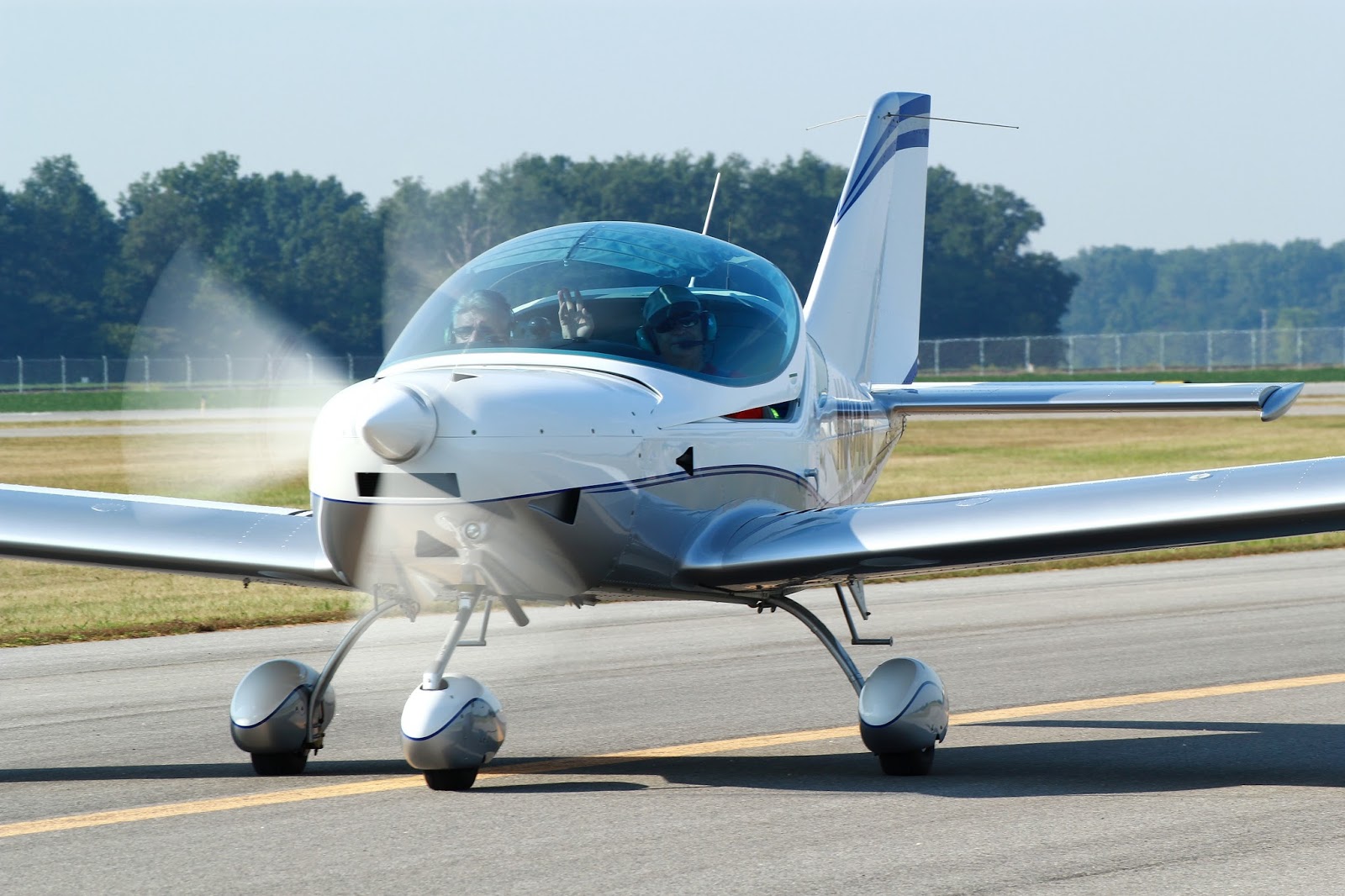 The Aero Experience: Variety of Light Sport Aircraft Displayed at Plane ...