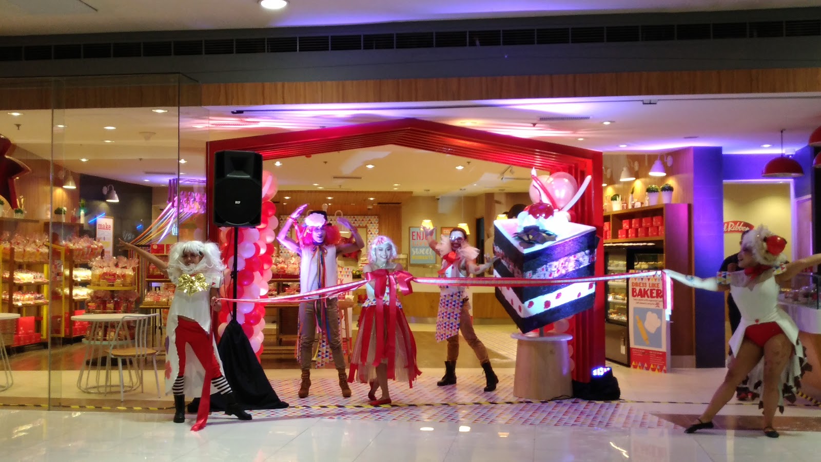 Red Ribbon launches its 1st Flagship Store | Enjoying Wonderful World