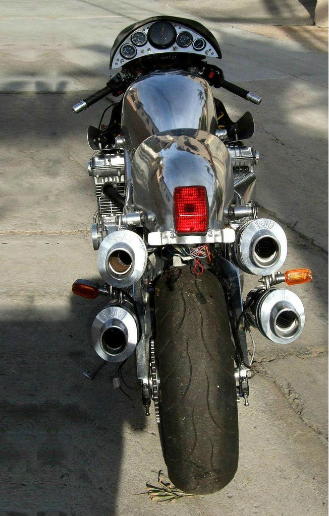 Andreas V12: CBX 2000 cc! - Inazuma café racer