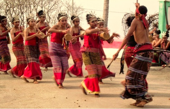 Likurai Dance, Traditional Dances From Belu Region of NTT - My Indonesian