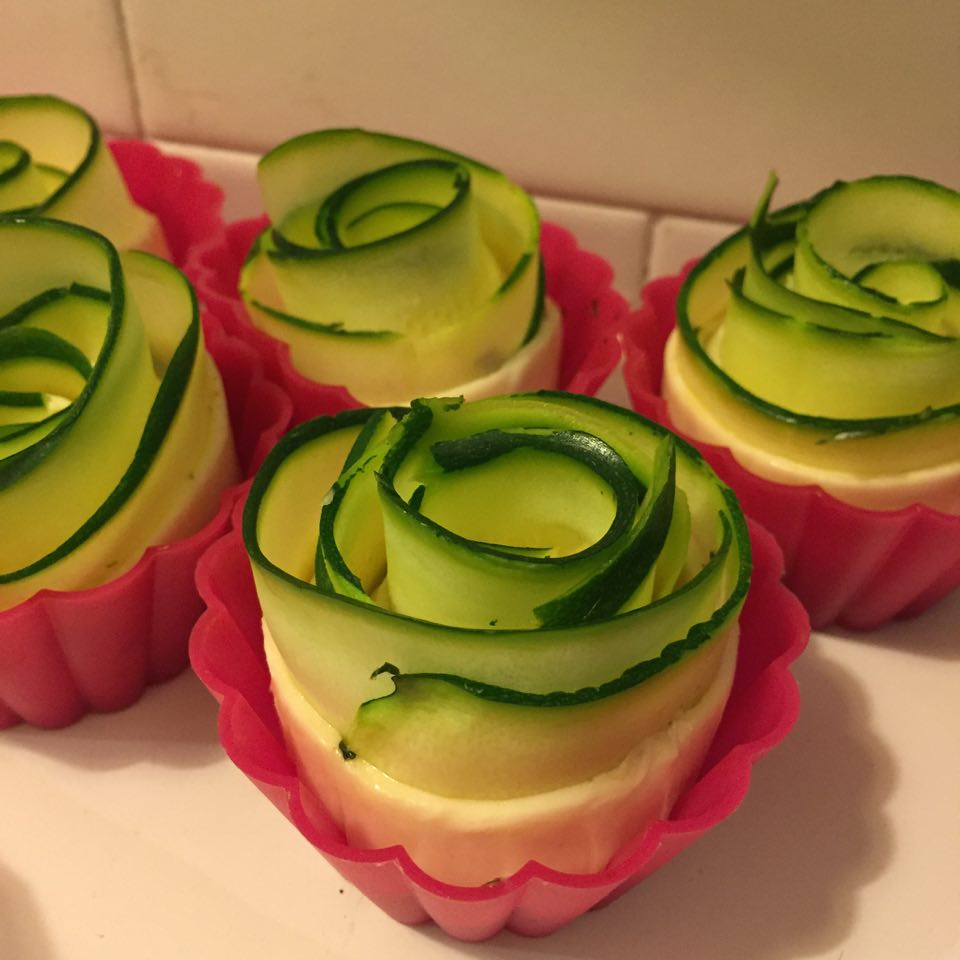 Tipi pop : [ ENTRÉE ] : Roses aux courgettes et son "pesto' maison revisité