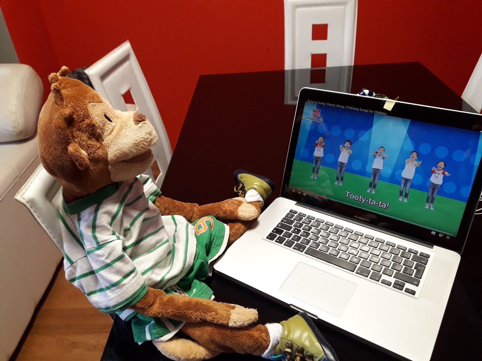 SEARA ENGLISH: MONKEY MOVES !! (MONKEY MÓVESE !!)