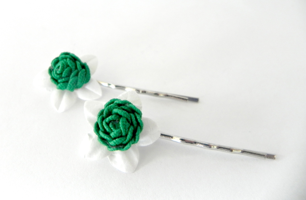 SybillinartNews: Tiny ric rac roses for accessories