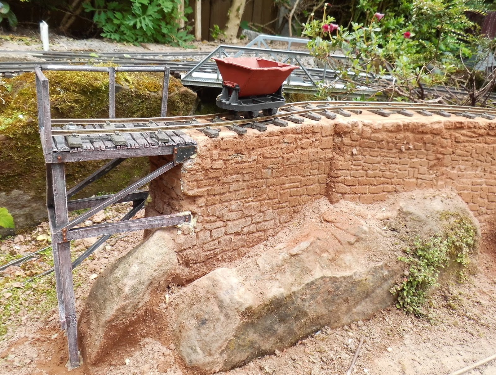 Peckforton Light Railway: How I constructed a stone embankment from ...