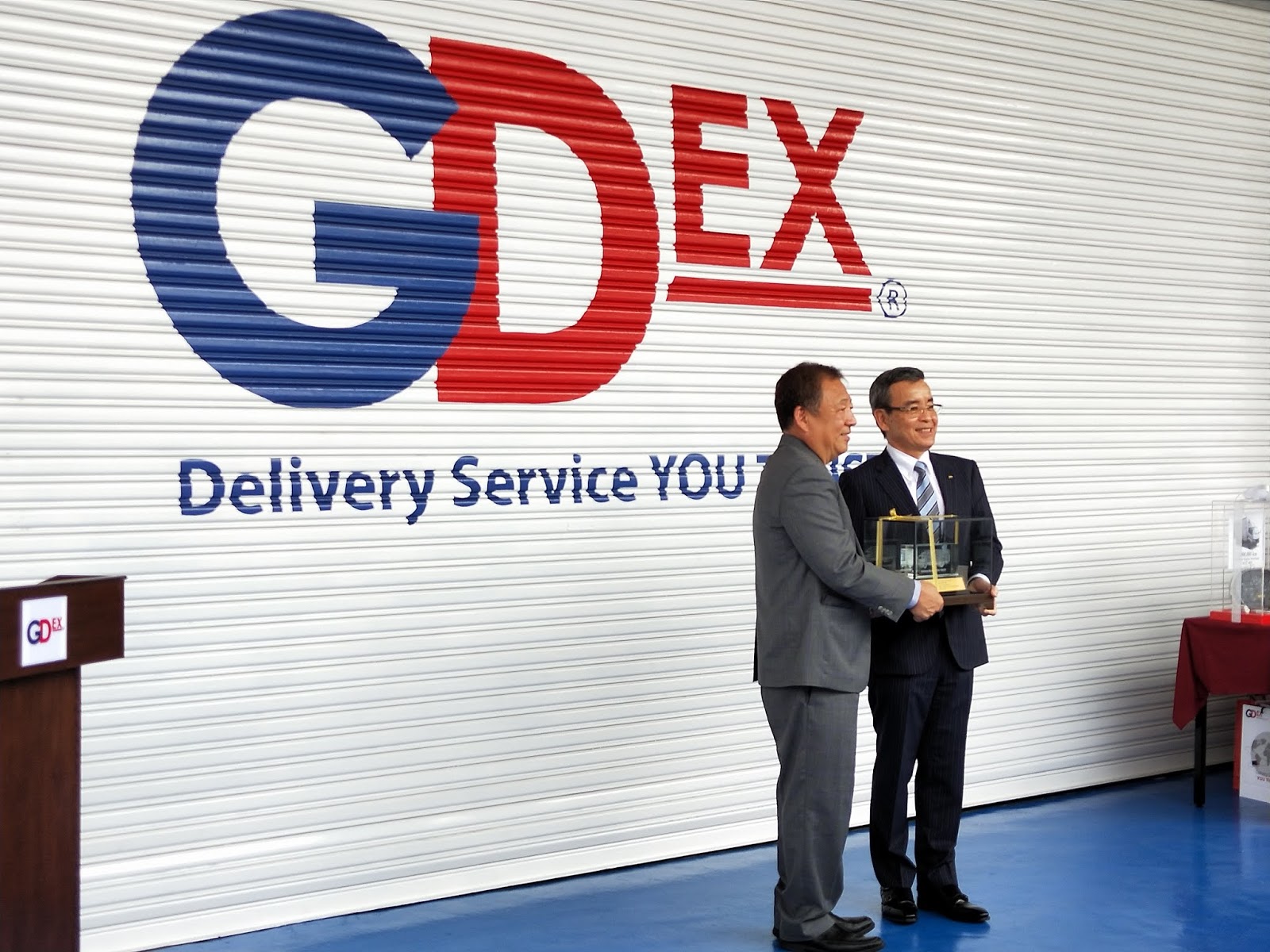 Motoring-Malaysia: Hino Malaysia Rewards GD Express With a Certificate ...