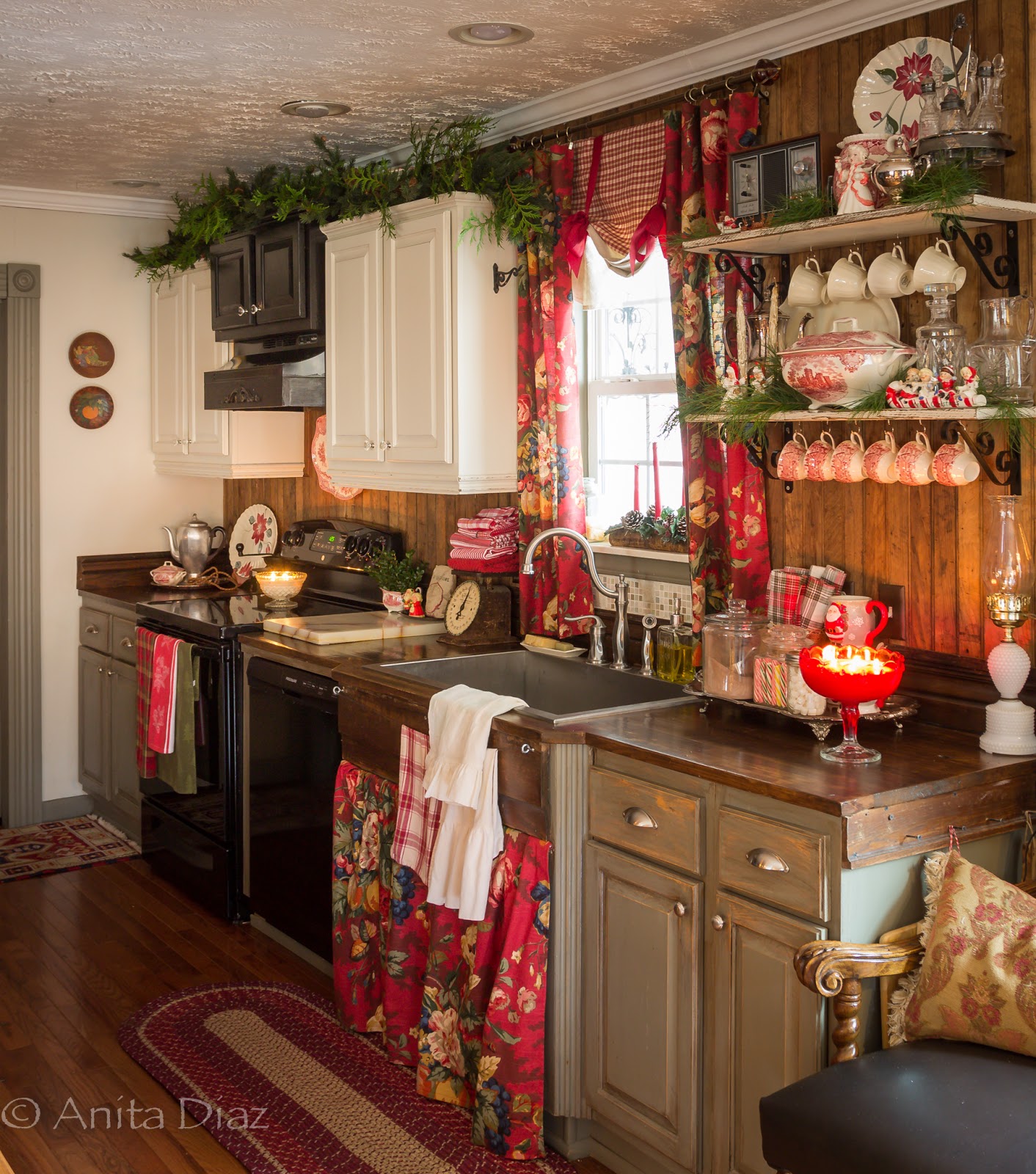 Christmas Home Tour - Farmhouse kitchen and dining - Whispering Pines ...