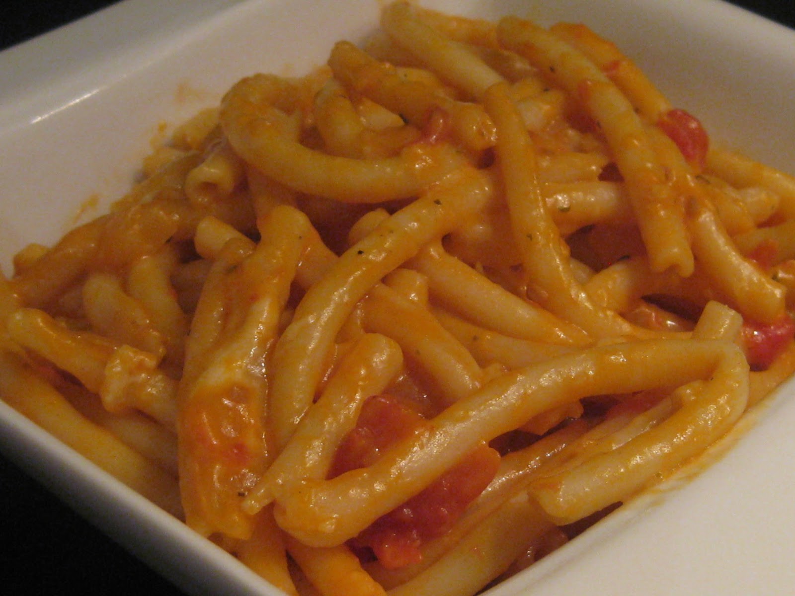 Macaronis long aux tomates et fromage gratiné de Sakya | Bedon Gourmand