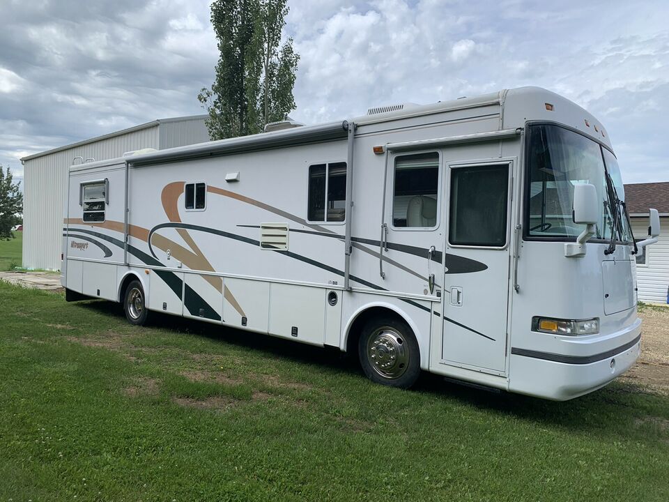 YAUM's PHOTO DIARY: 2000 Damon Ultrasport 3670 Motorhome $37,500.00
