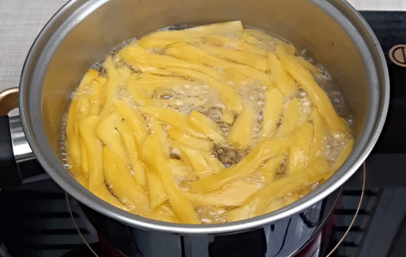 วิธีทำลอดช่องสิงคโปร์ อร่อยหวานชื่นใจ Tapioca Starch Jelly In Sweet ...