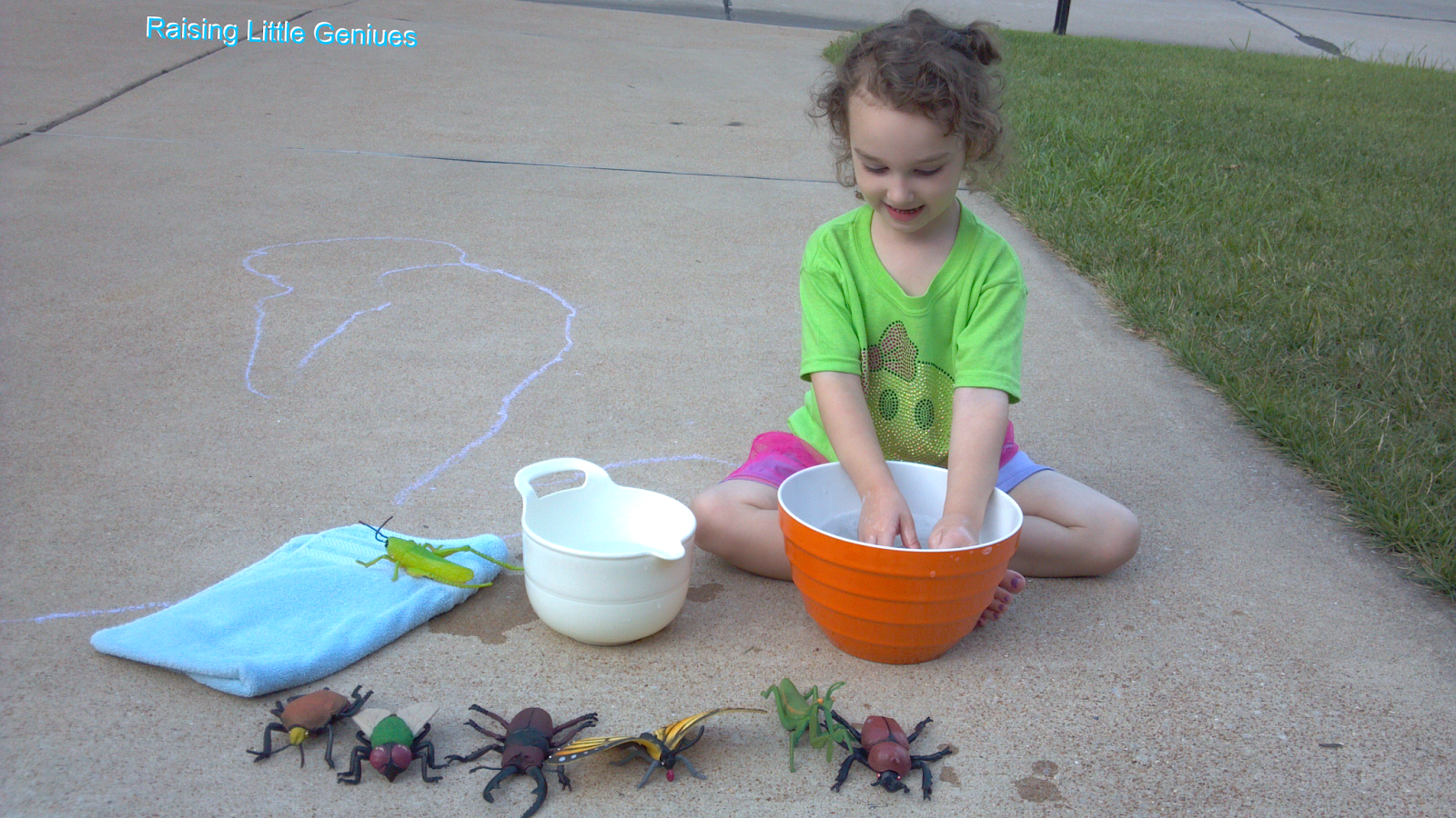 Raising Little Geniuses: Bug Wash Water Play