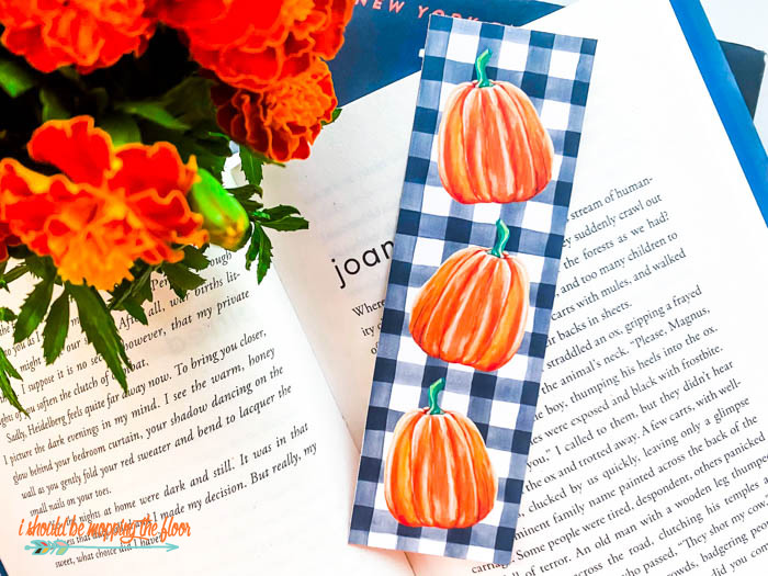 Free Printable Halloween Bookmarks | i should be mopping the floor
