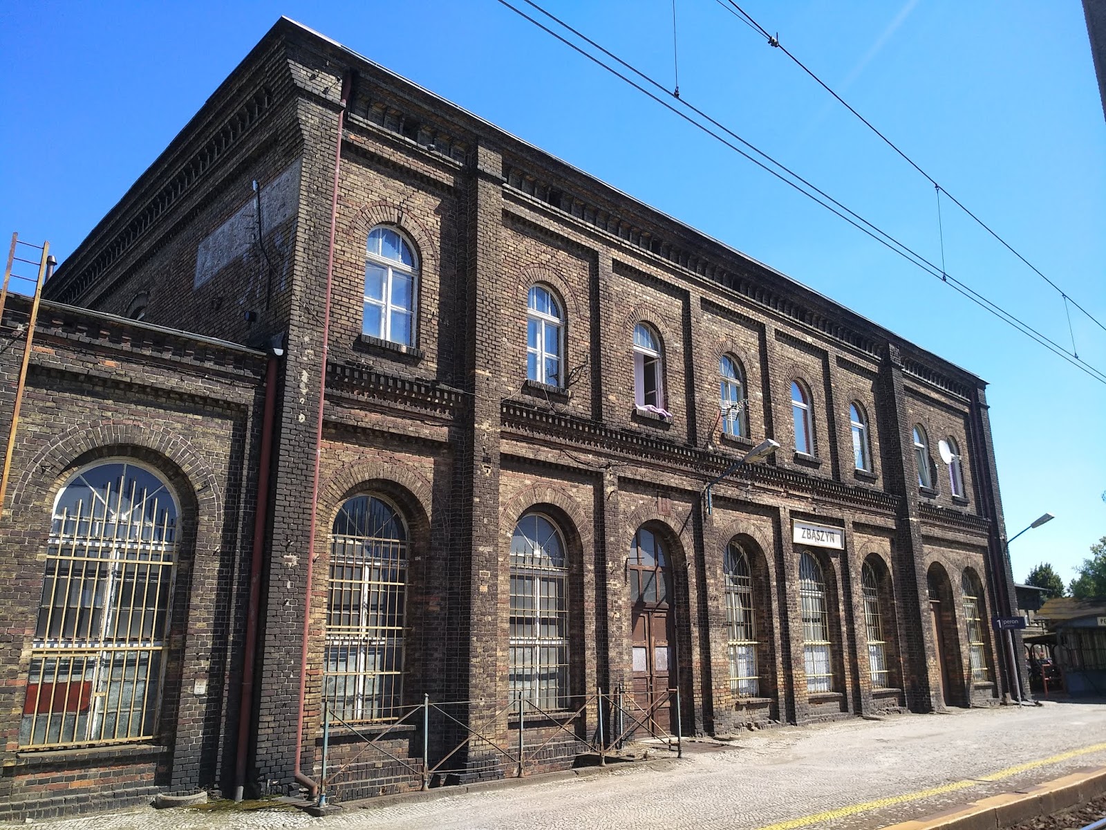 railway stations: 2018