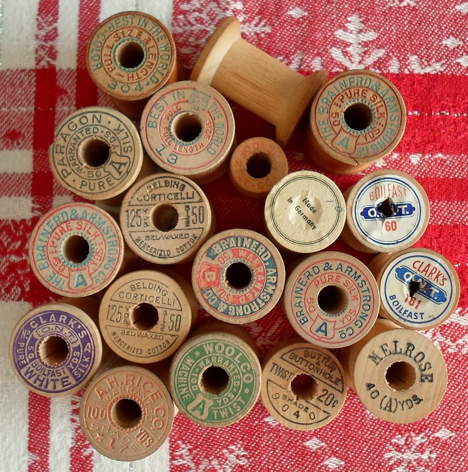 Happier Than A Pig In Mud: Went Junkin! Vintage Wooden Thread Spools