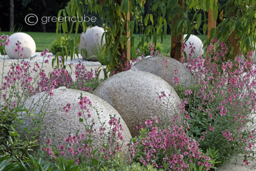 Sculpture in the garden, greencube designs a sculptural ball garden