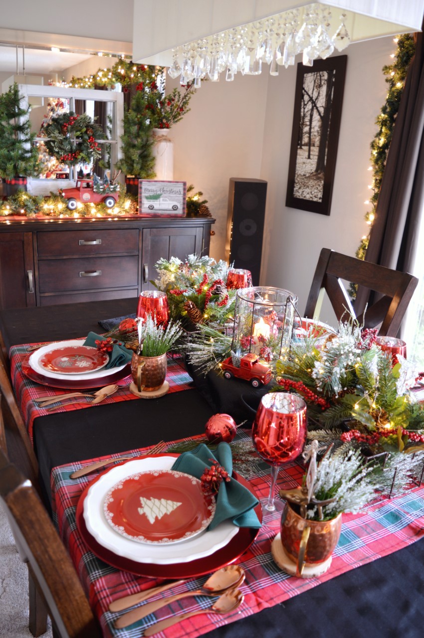 Dining Delight: Home for Christmas Tablescape