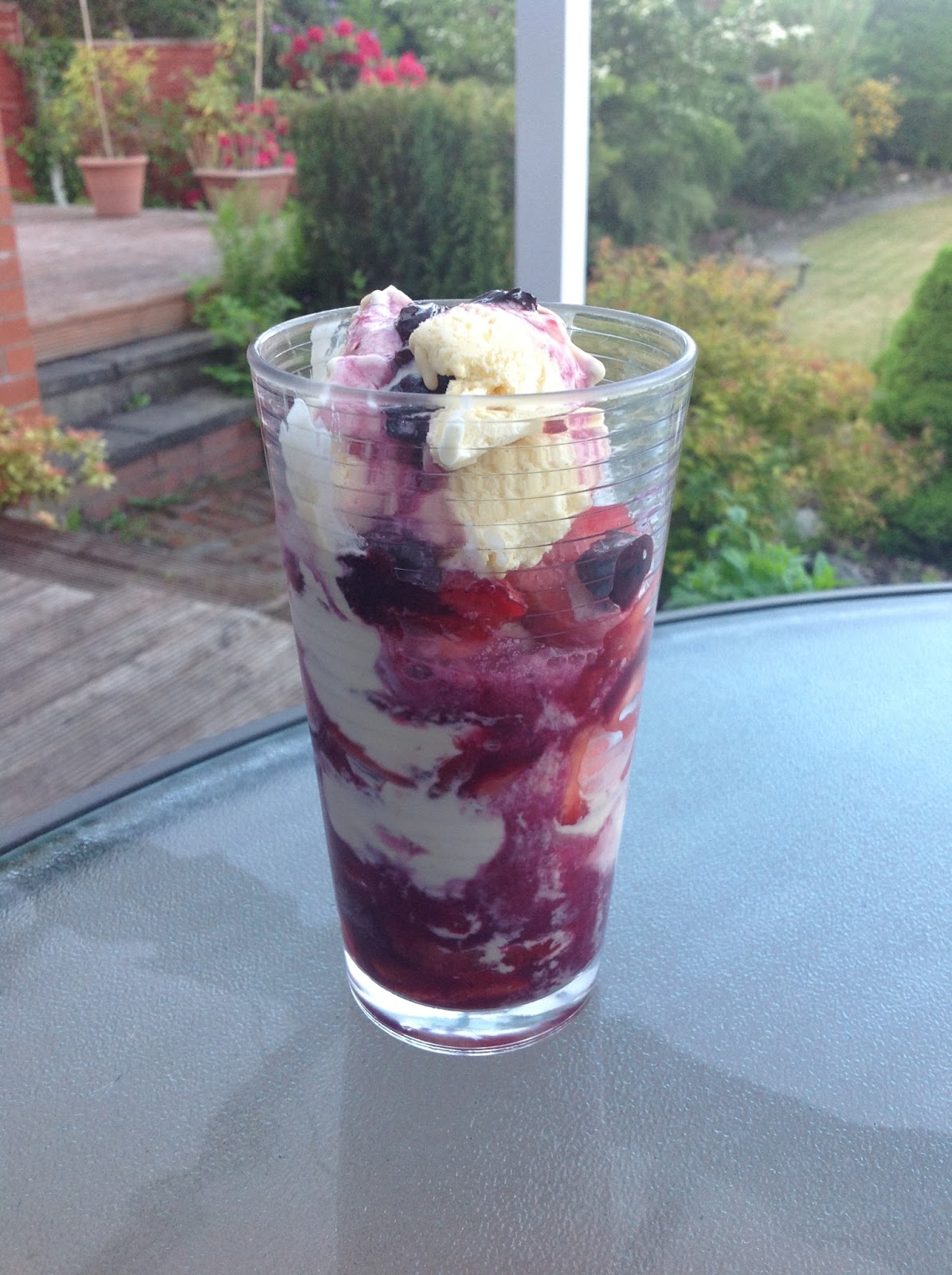 This Muslim Girl Bakes: Strawberry and Blueberry Ice Cream Sundae