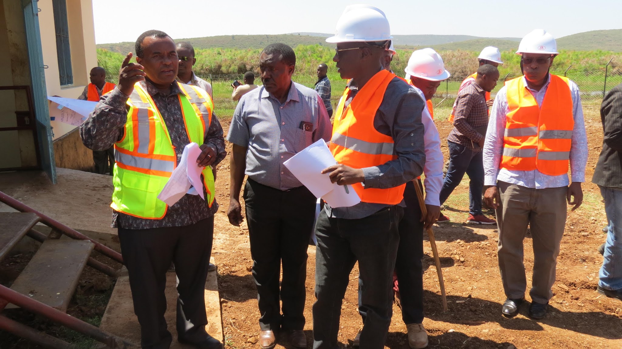 KATIBU MKUU WIZARA YA MAJI ASITISHA MKATABA WA MKANDARASI NYAMTUKUZA ...