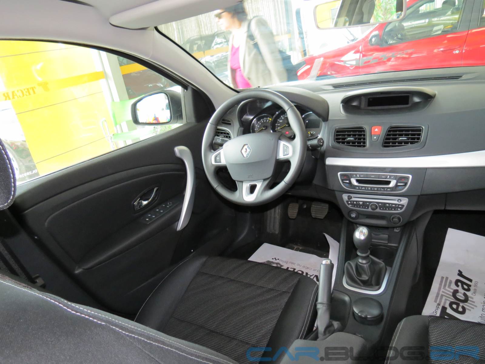 Renault Fluence Dynamique 2013 - fotos, preço e especificações técnicas