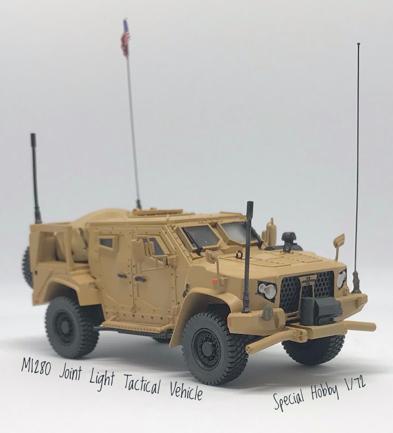 MV124 M1280 postavený model a pohled na stavebnice JLTV M1278 a M1280