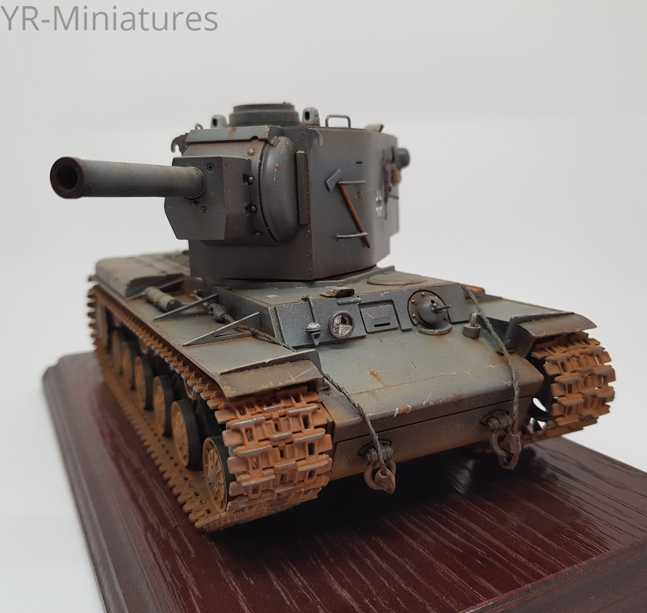 YR-Miniatures - models and miniatures: 1/35 KV-2 captured by German forces