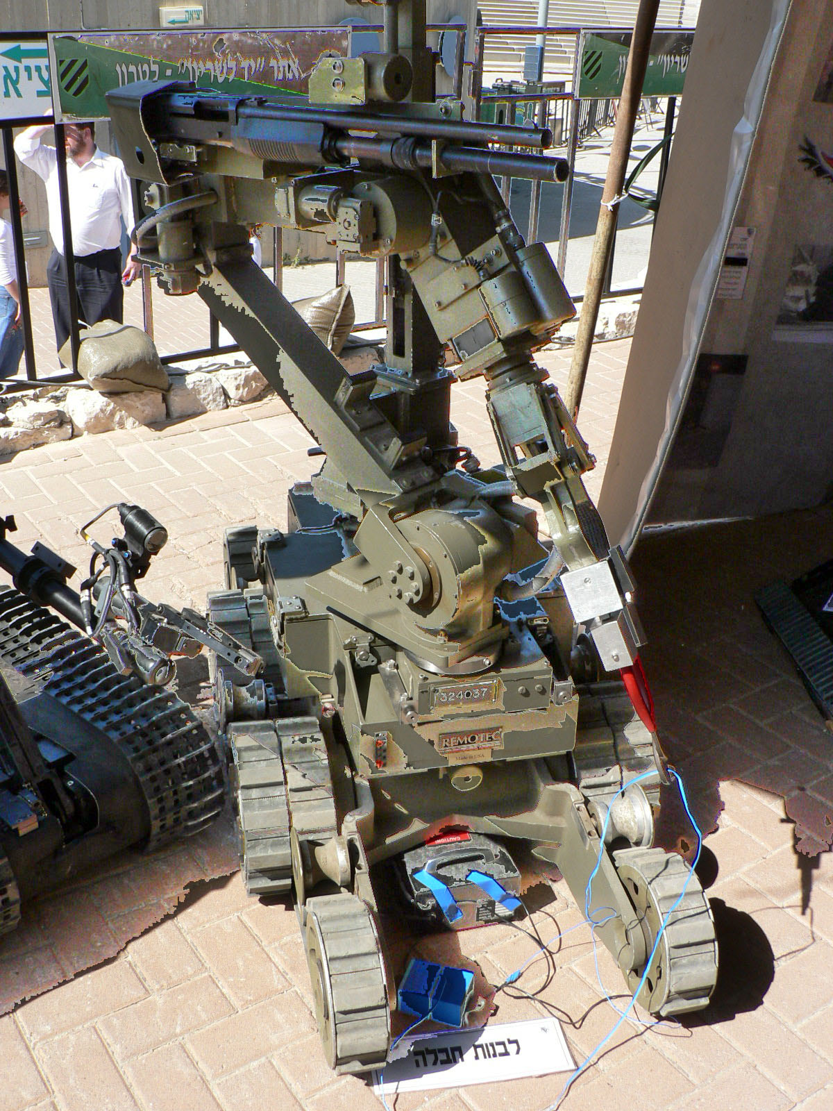 SkyBot: Les robots militaires